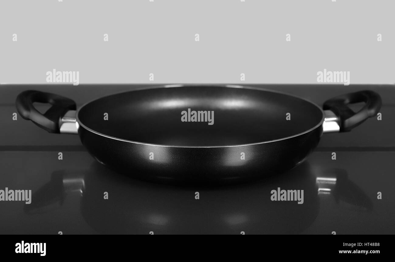 shallow pot cuisine Stock Photo - Alamy