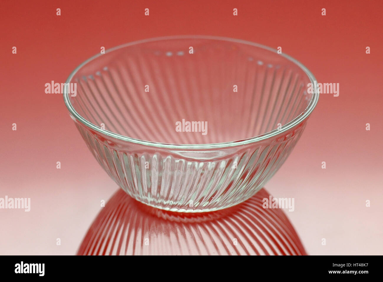 Empty clear glass bowl table hi-res stock photography and images - Alamy
