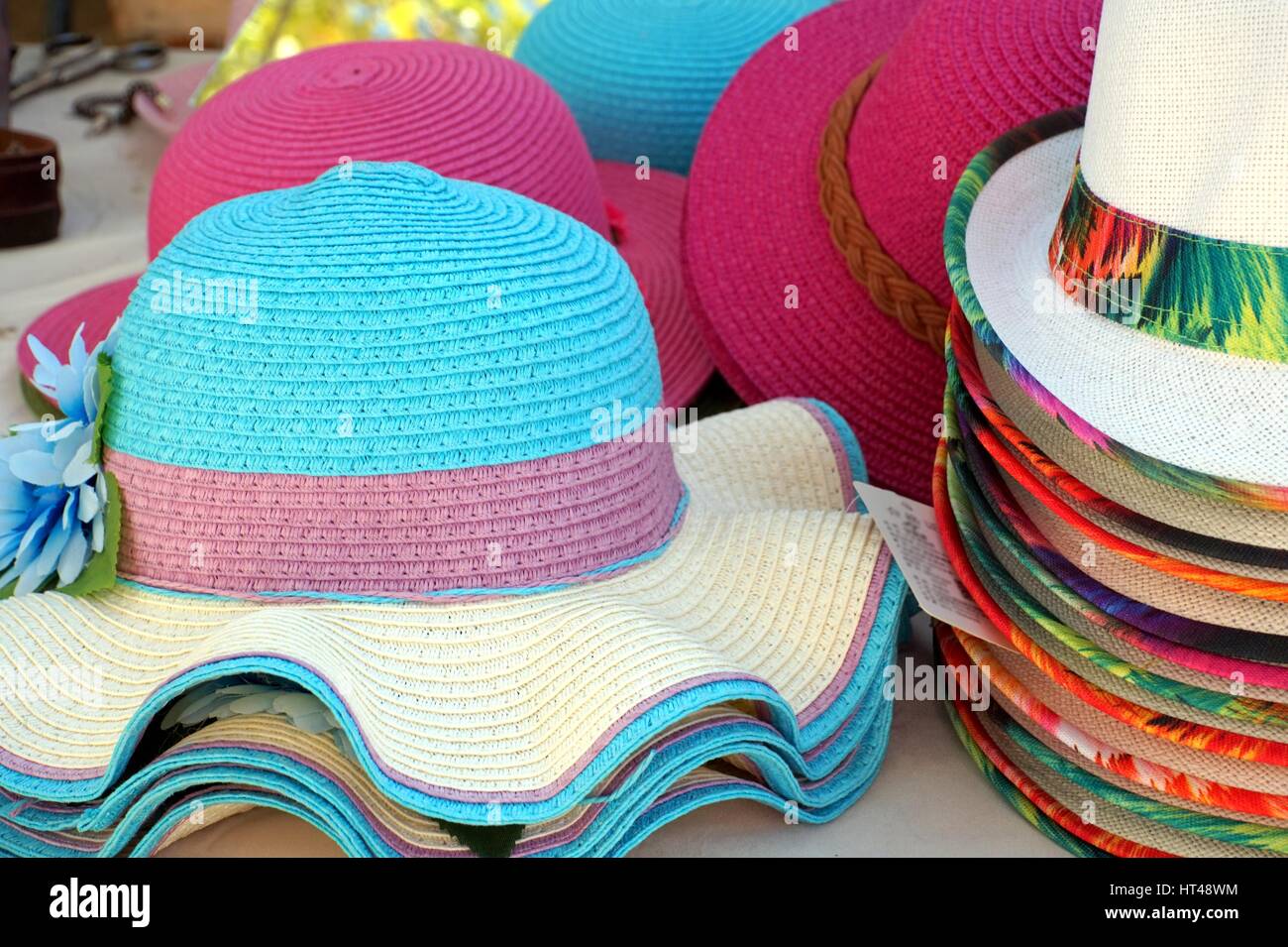 Women straw hats hi-res stock photography and images - Alamy