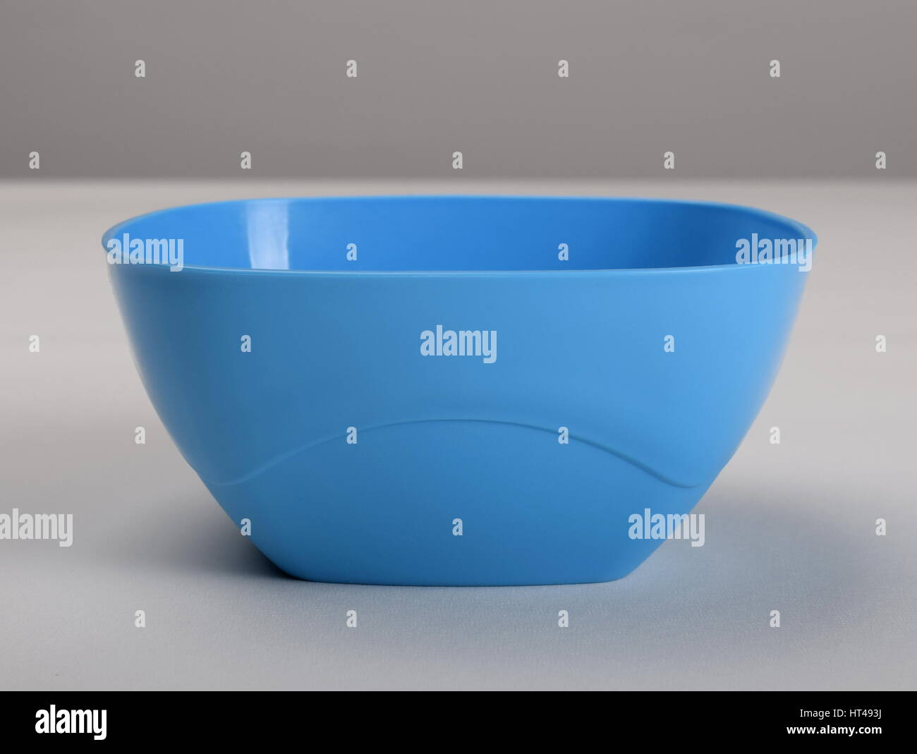 Blue plastic deep dish, front view Stock Photo - Alamy