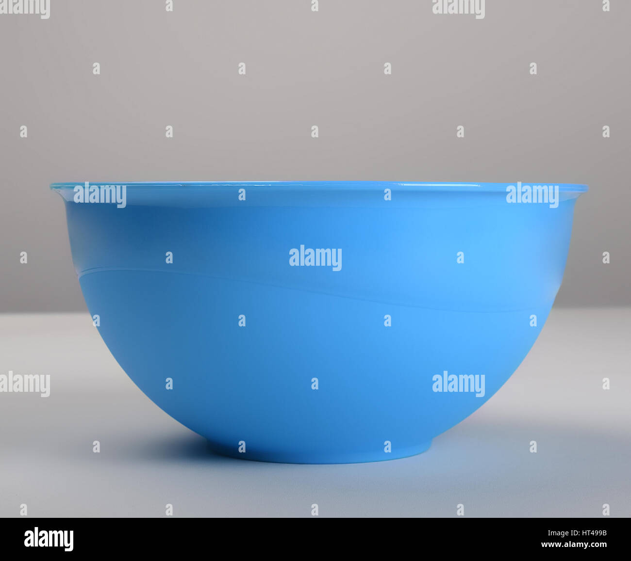 Blue plastic deep dish, front view Stock Photo - Alamy