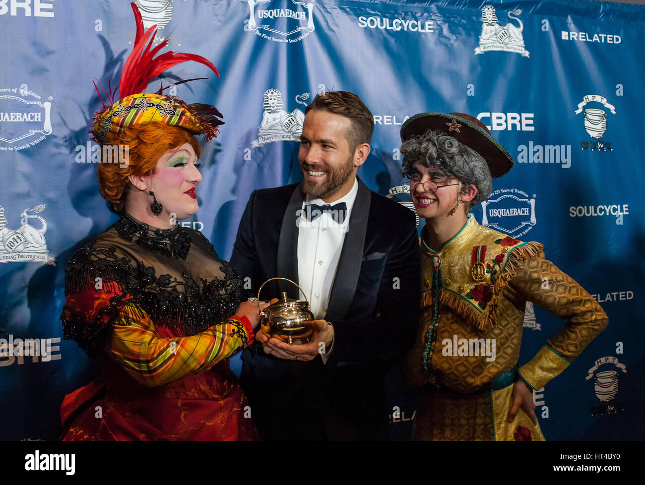 Hasty Pudding Theatricals announces Ryan Reynolds as Man of The Year ...