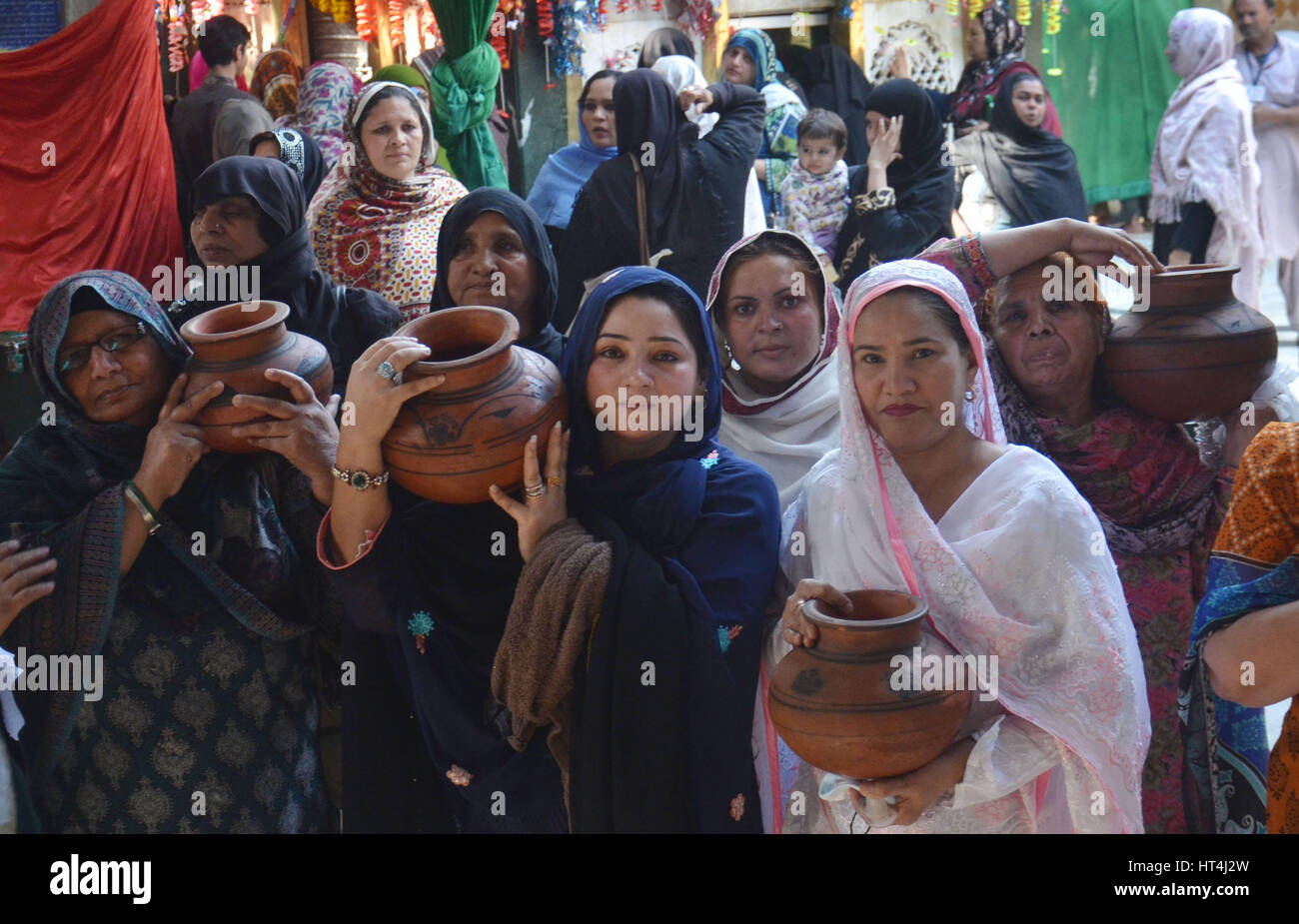 Lahore, Pakistan. 6th Mar, 2017. Pakistani women devotees bringing ...
