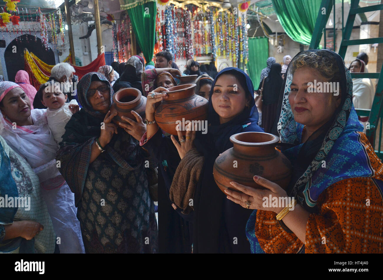 Lahore, Pakistan. 6th Mar, 2017. Pakistani women devotees bringing ...