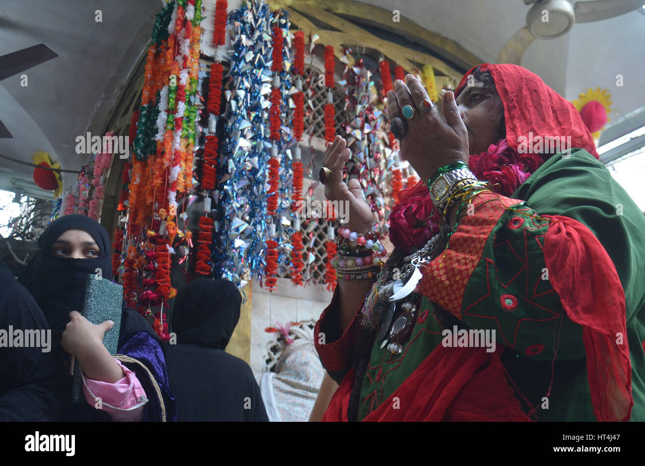 Lahore, Pakistan. 6th Mar, 2017. Pakistani women devotees bringing ...
