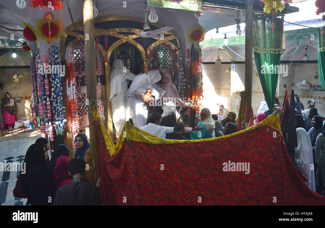Lahore, Pakistan. 6th Mar, 2017. Pakistani women devotees bringing ...