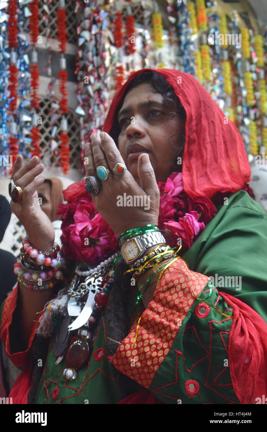 Lahore, Pakistan. 6th Mar, 2017. Pakistani women devotees bringing ...