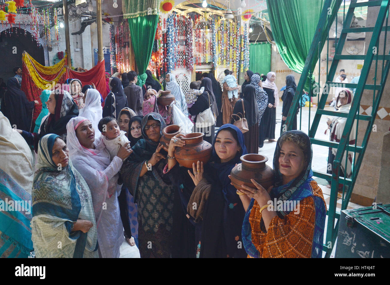 Lahore, Pakistan. 6th Mar, 2017. Pakistani women devotees bringing ...