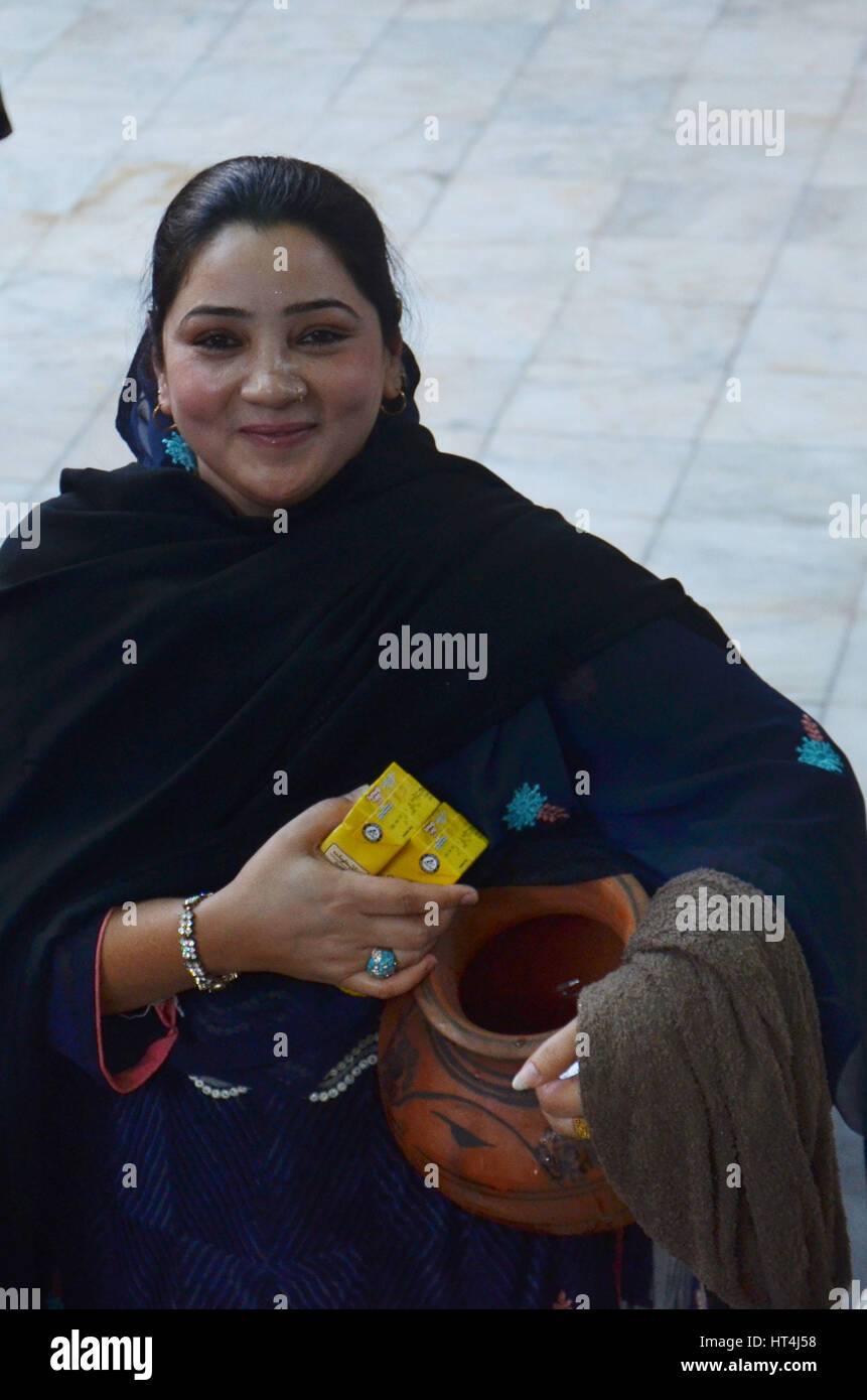 Lahore, Pakistan. 6th Mar, 2017. Pakistani women devotees bringing ...