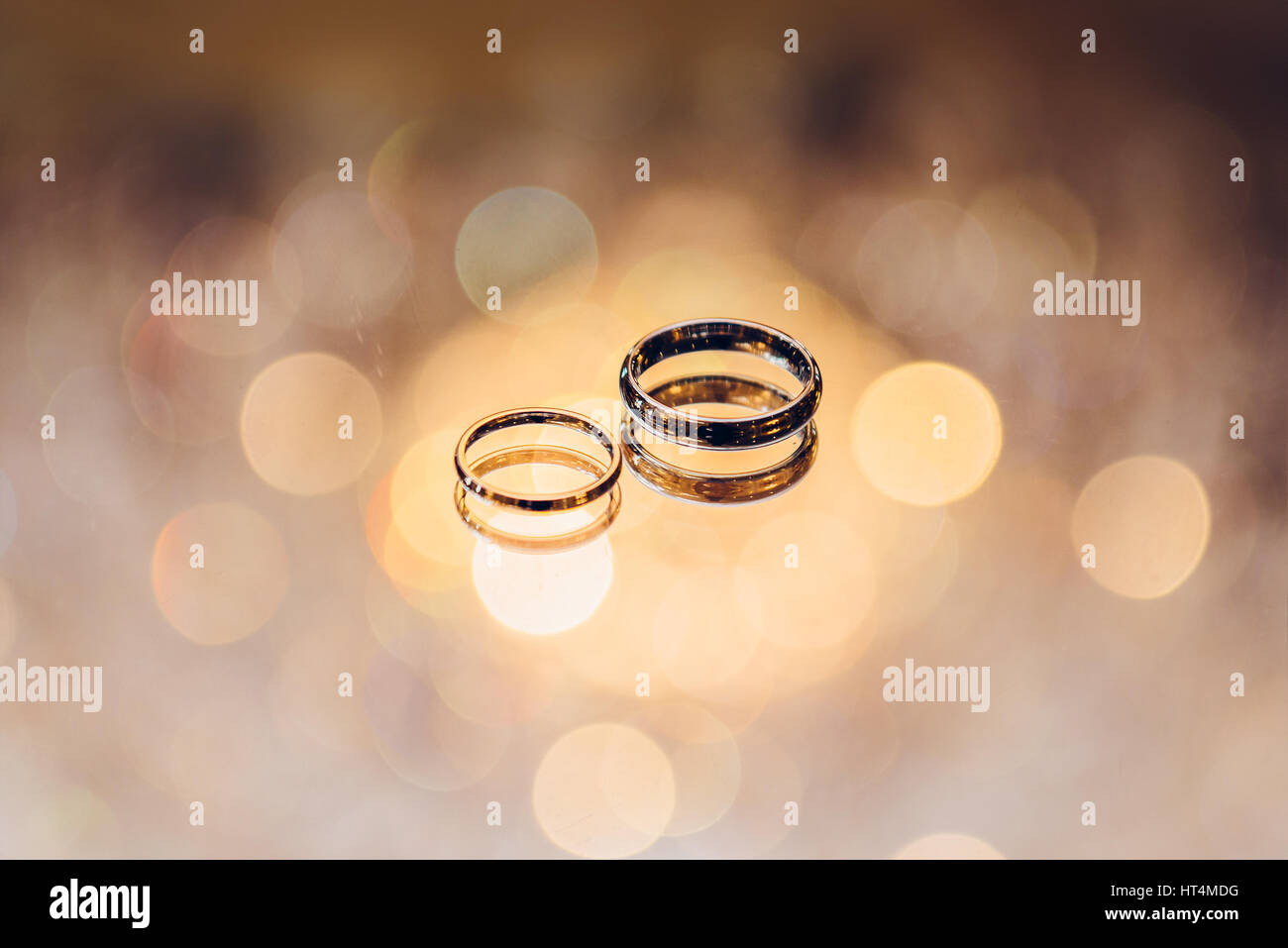 Wedding golden rings of bride and groom. Wedding ceremony concept Stock ...