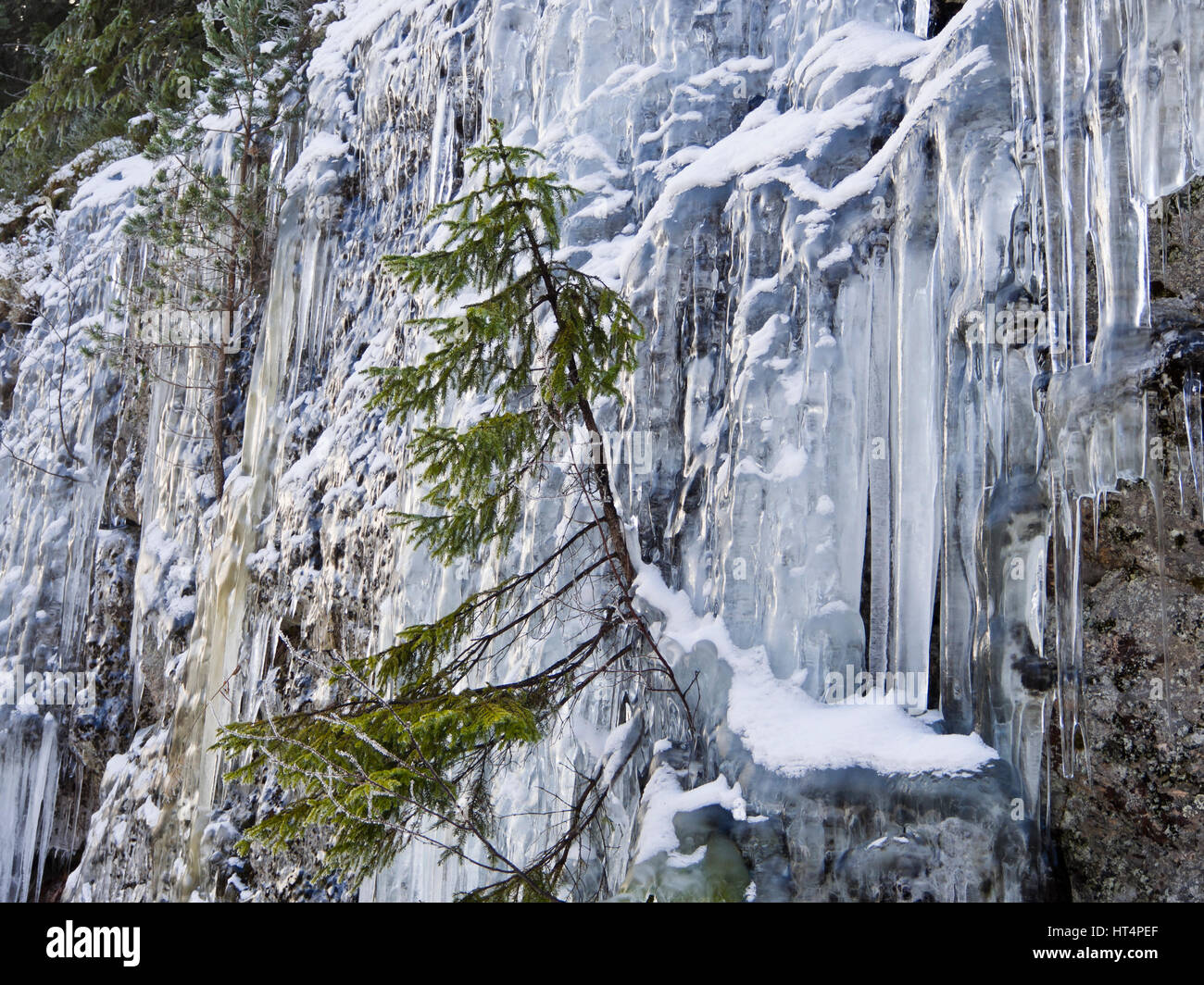 Icicles in cliff face hi-res stock photography and images - Alamy
