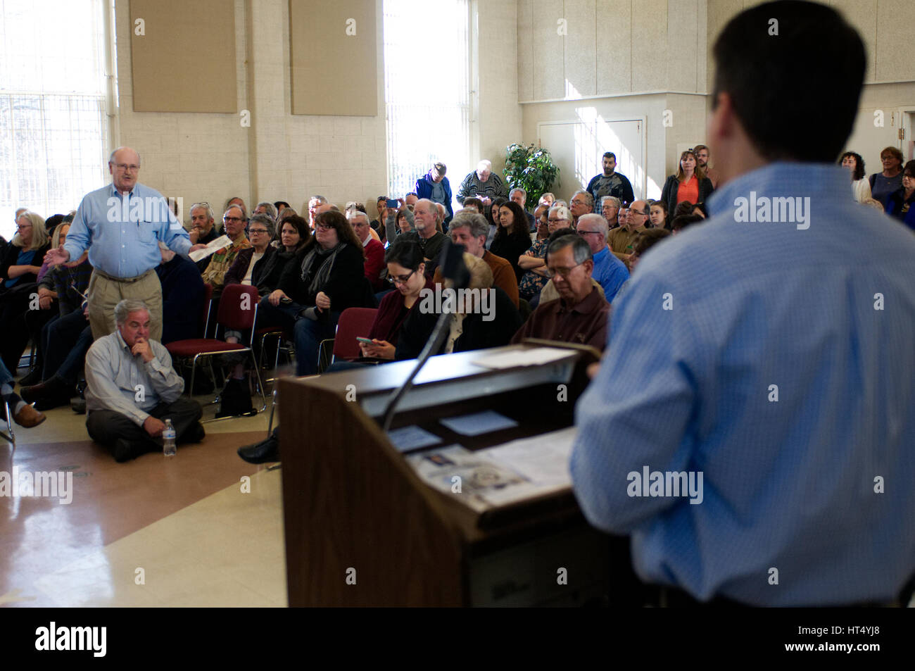 Town hall meeting hi-res stock photography and images - Alamy