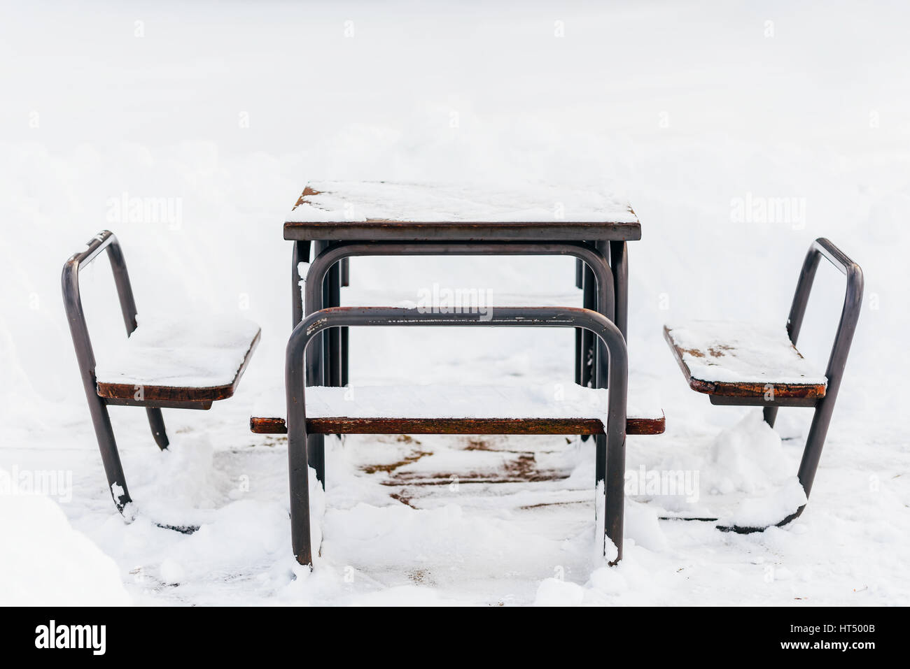 Garden table with frost hi-res stock photography and images - Alamy