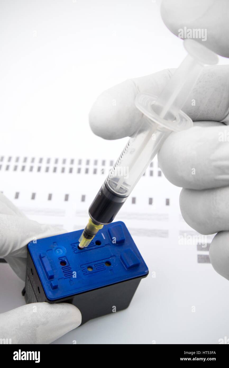 Loading syringe hi-res stock photography and images - Alamy