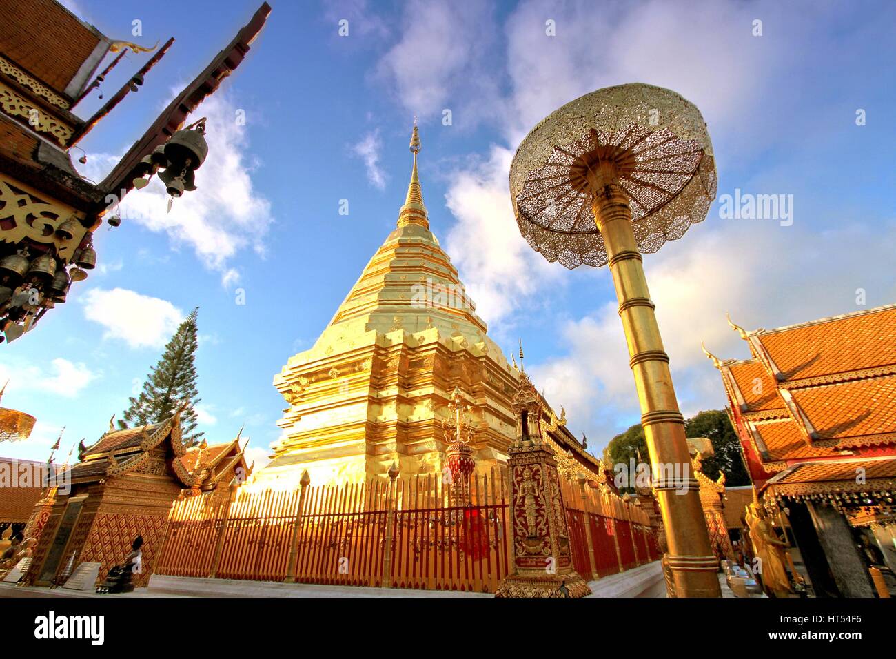 Theravada buddhist hi-res stock photography and images - Alamy