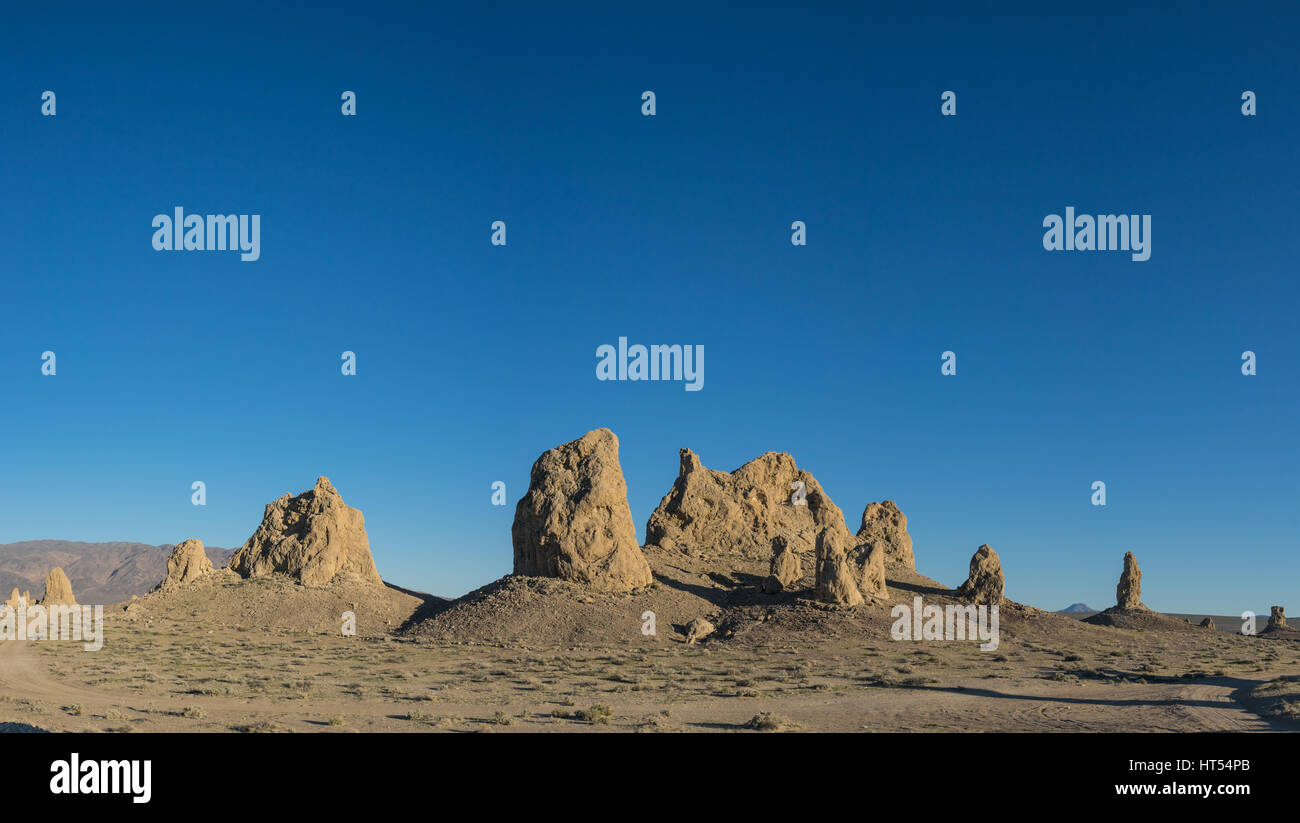 Scientific rock structures made of calcium carbonate in the Mojave ...
