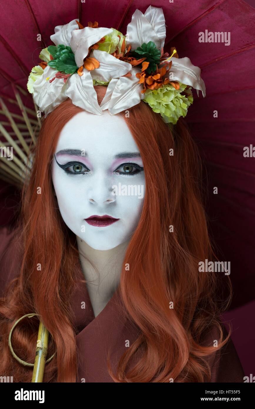 Geisha girl hi-res stock photography and images - Alamy