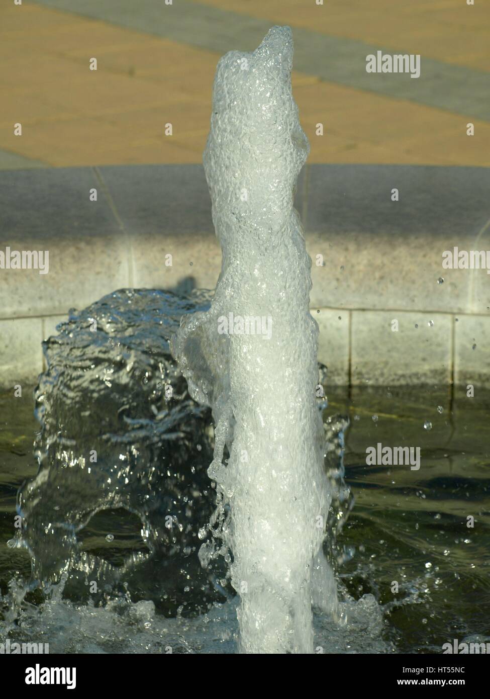 Water fountain drops hi-res stock photography and images - Alamy