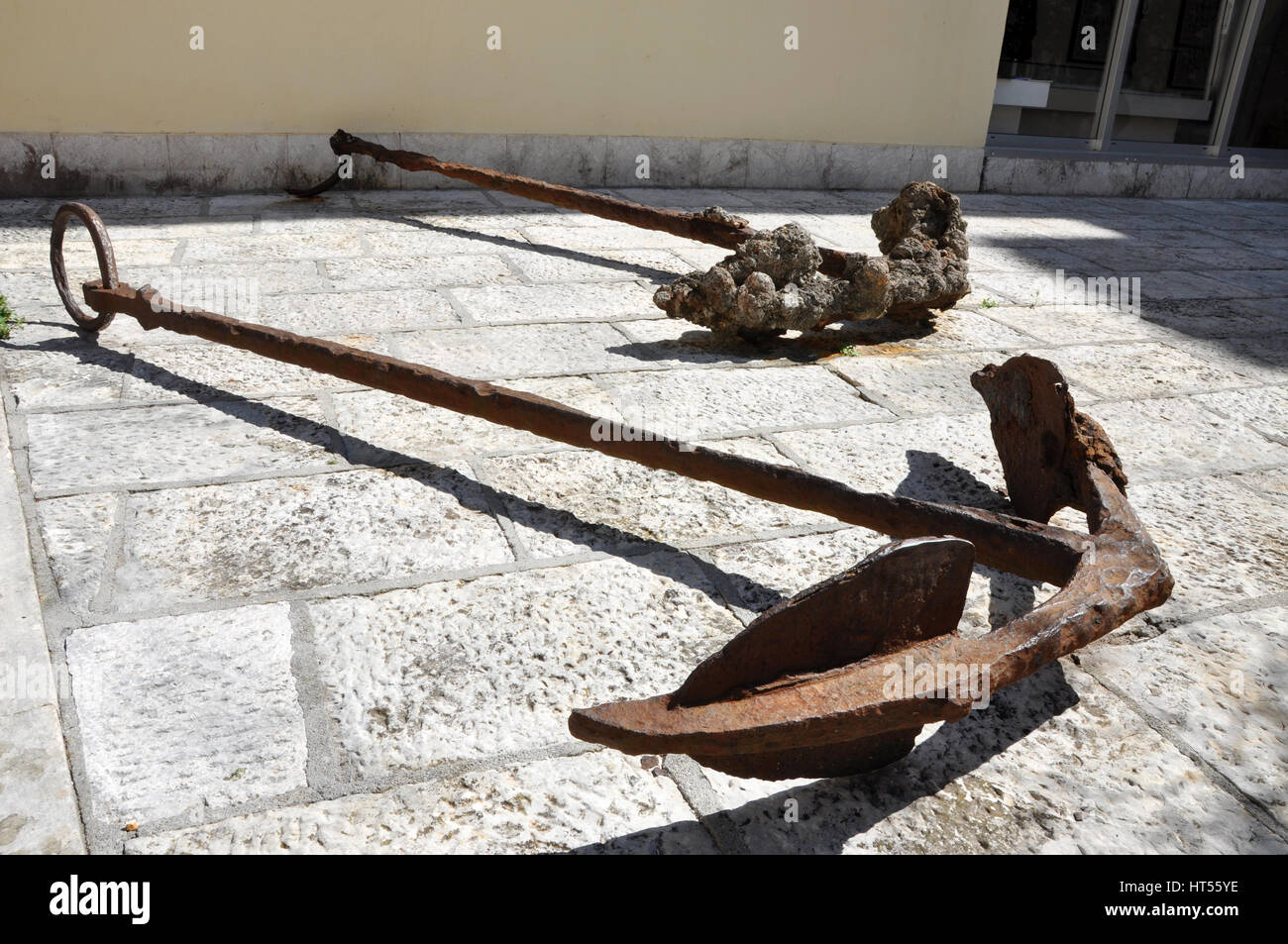 Rusty old anchor Stock Photo - Alamy