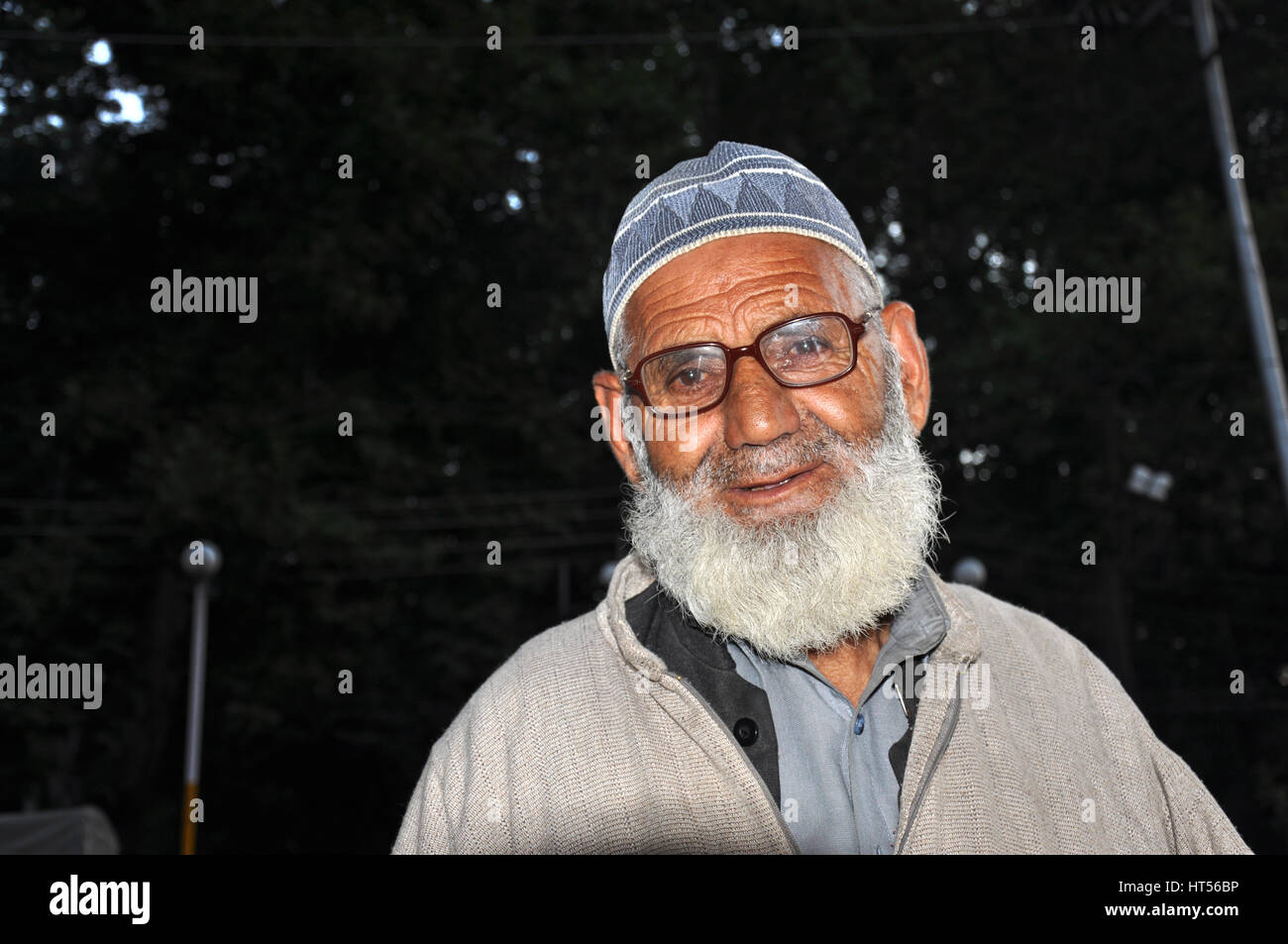 Muslim Old man from Srinagar, Paradise on the Earth - Kashmir, India ...