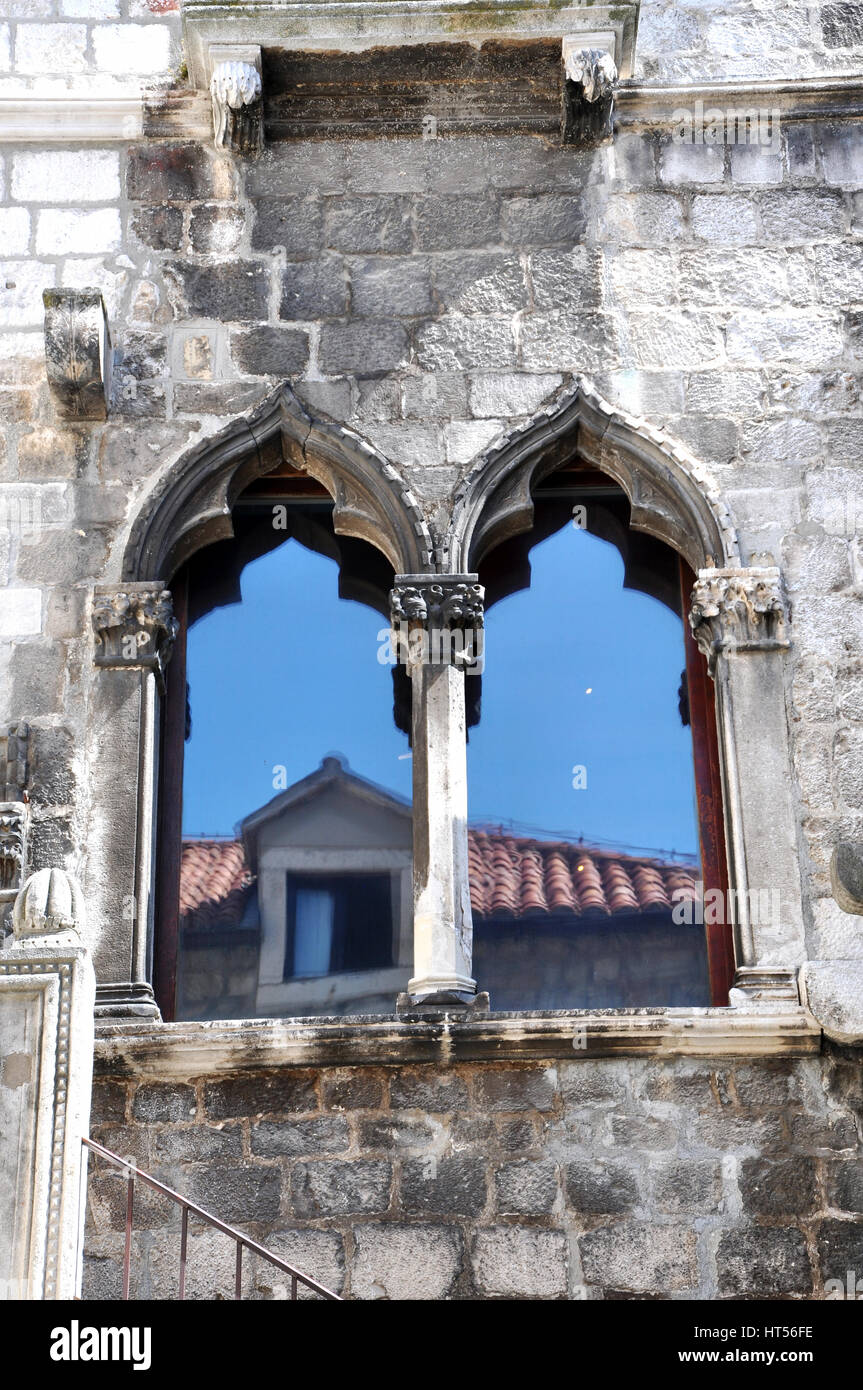 Old arched window with stone pillar hi-res stock photography and images ...