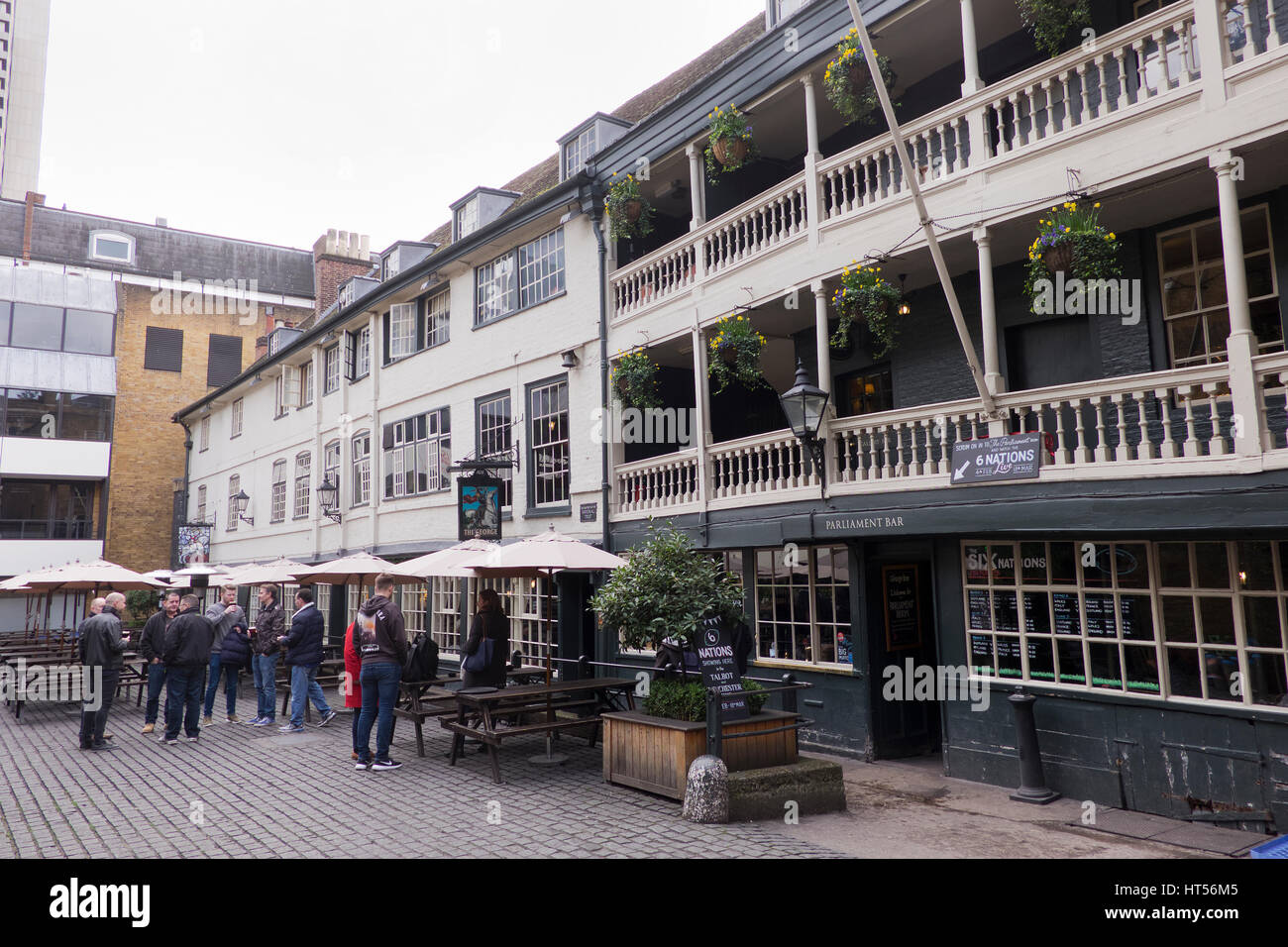 London bridge public house hi-res stock photography and images - Alamy
