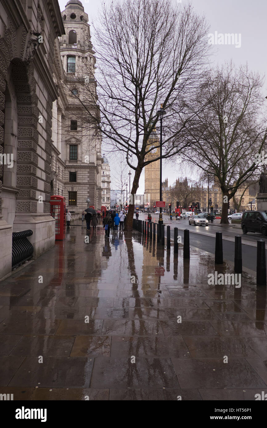 Rainy day in london hi-res stock photography and images - Alamy