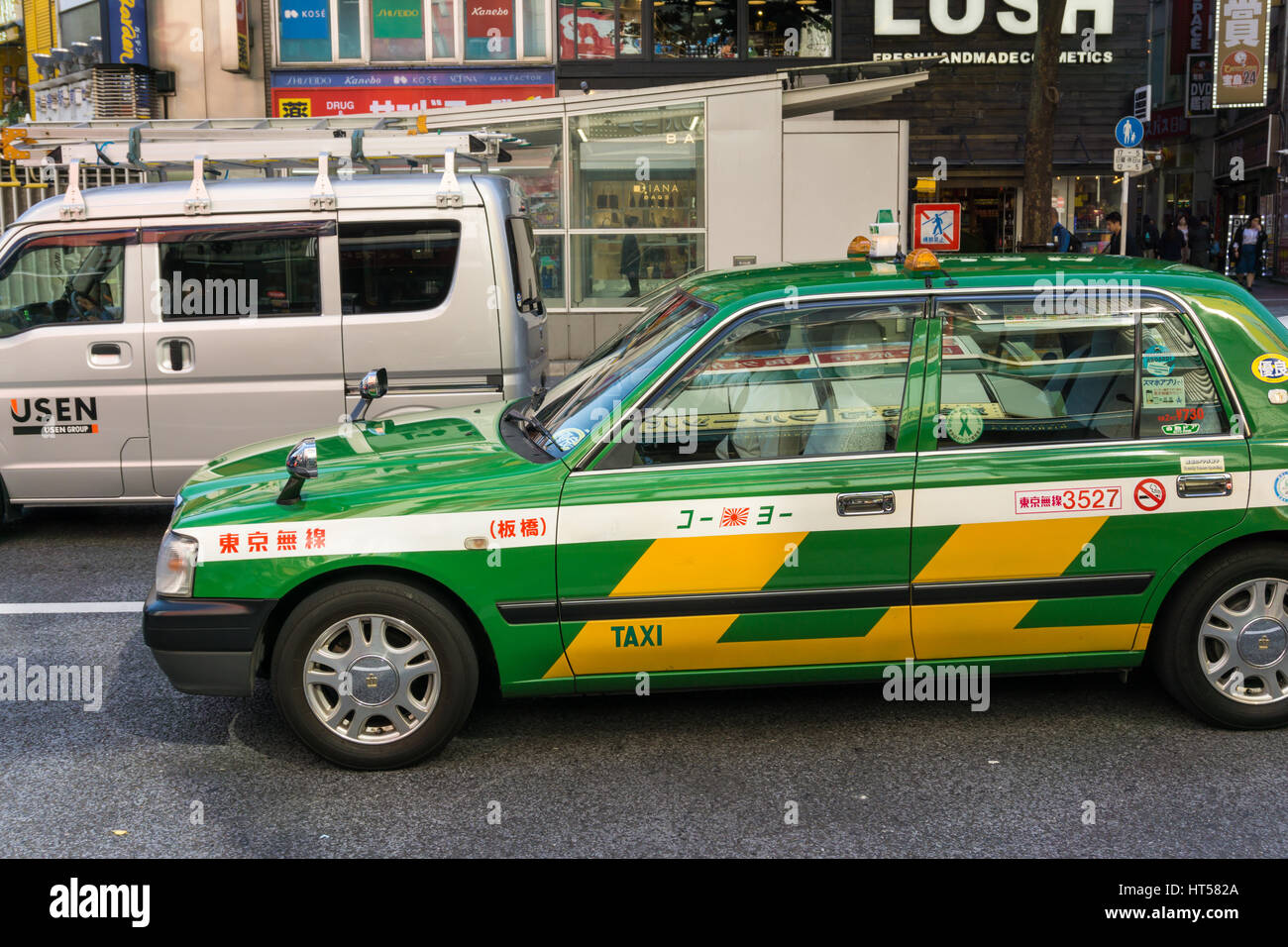 TOKYO, JAPAN - OCTOBER 24, 2016: Classic taxi car in Shibuya shopping ...