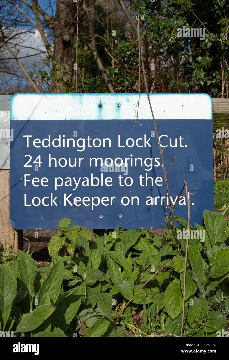 Thames river signs hi-res stock photography and images - Alamy