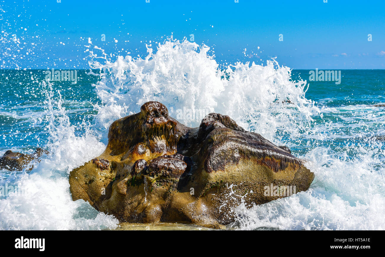 Large wave crash against the rocks at the beach Stock Photo - Alamy