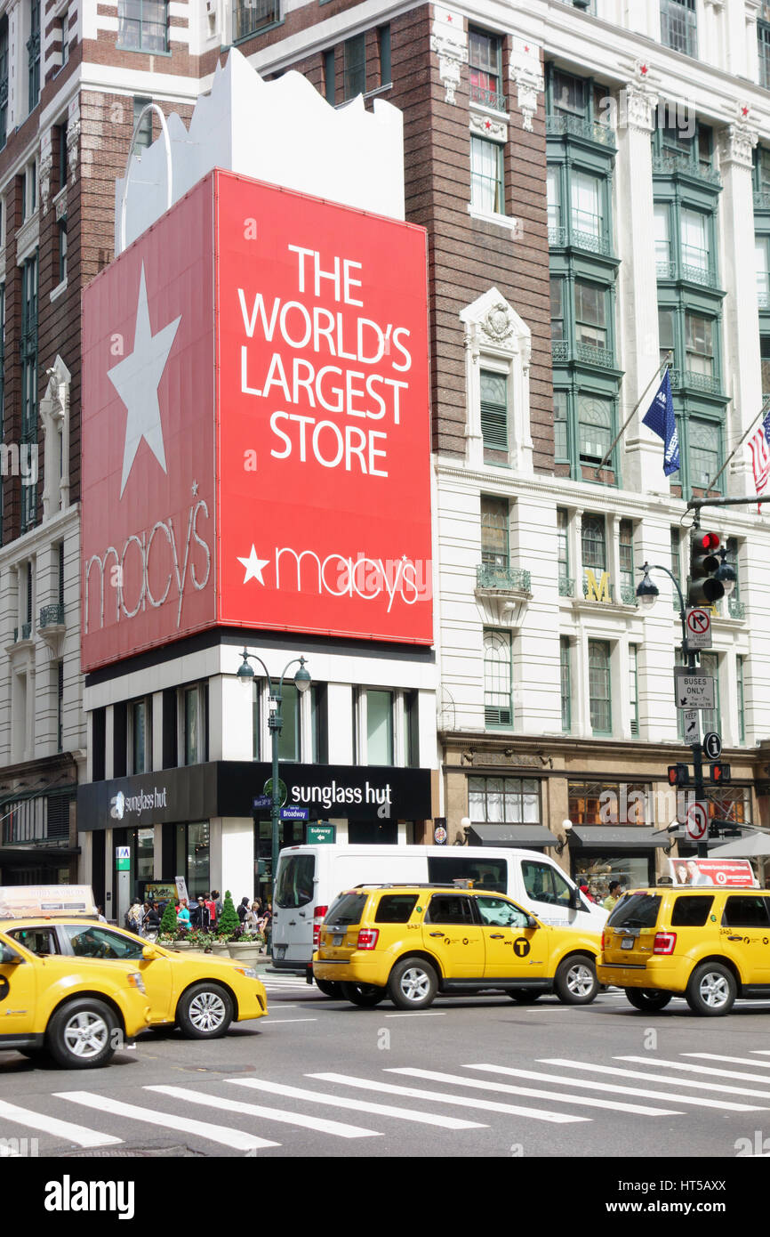 Macys store herald square hi-res stock photography and images - Alamy