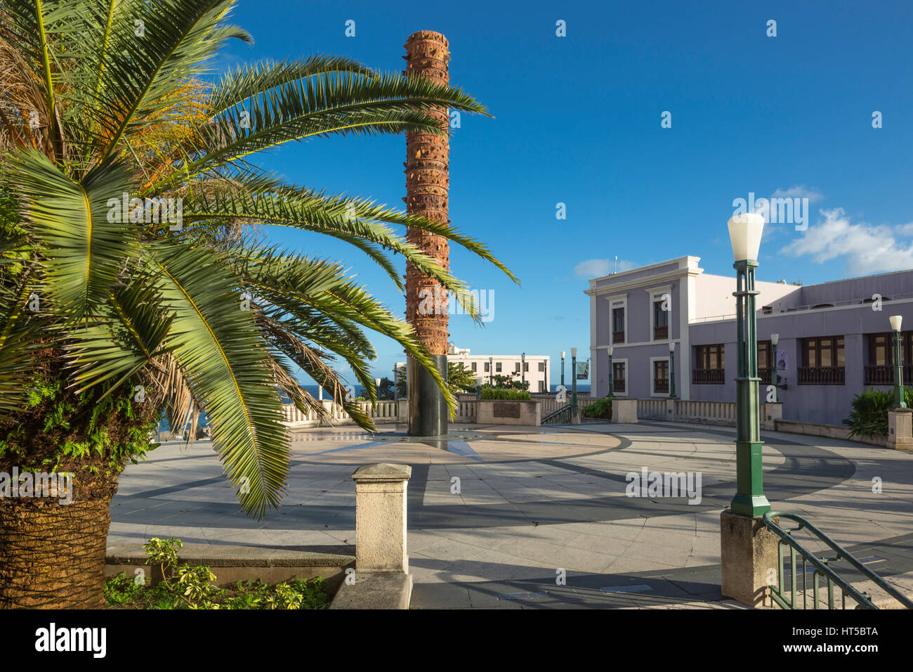 TOTEM TELURICO (©JAIME SUAREZ 1992) PLAZA DEL QUINTO CENTENARIO OLD SAN ...