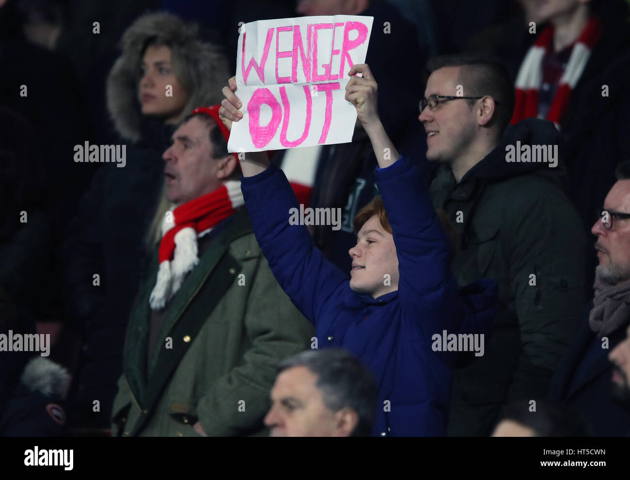A fan with a 'Wenger Out' sign during the UEFA Champions League Round ...