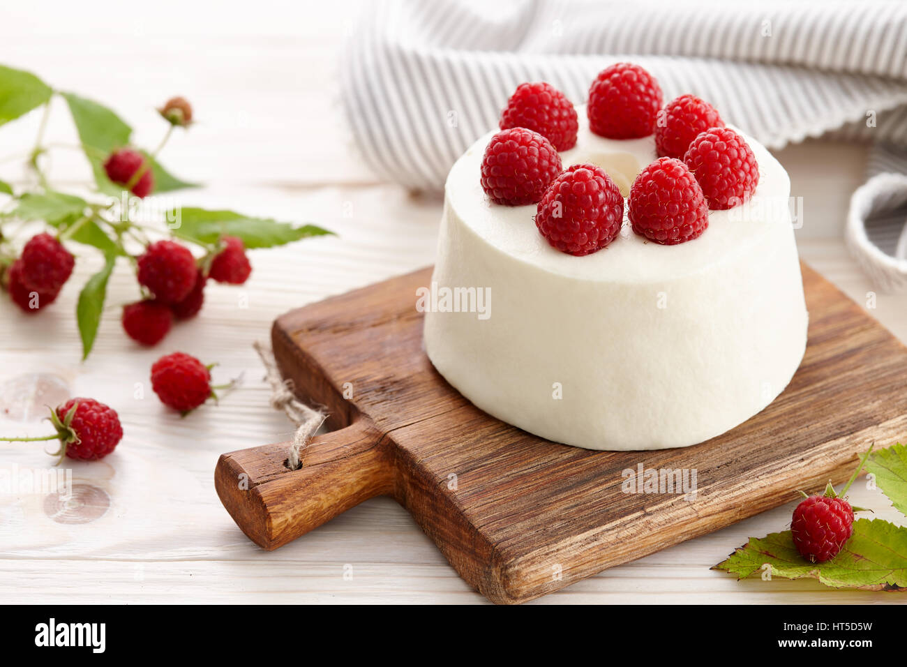 Raspberry cutting spring hi-res stock photography and images - Alamy
