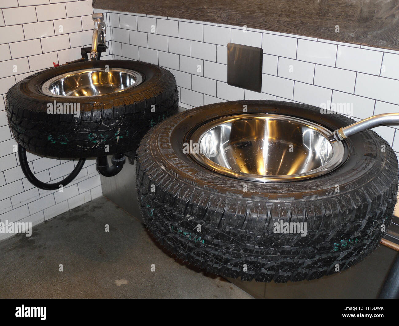 Car sinks hi-res stock photography and images - Alamy