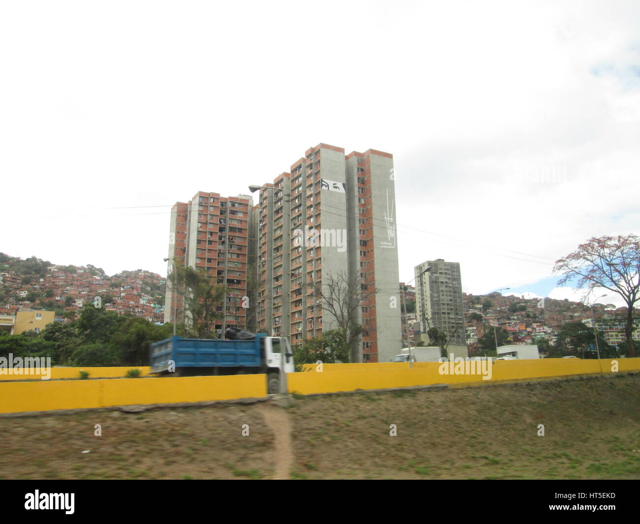 Caracas venezuela slum hi-res stock photography and images - Alamy