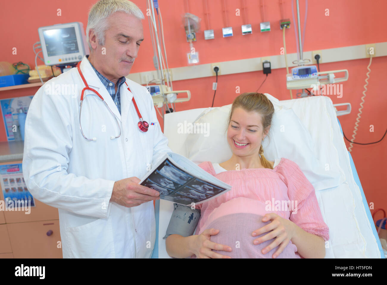 Gynecologist showing results medical hi-res stock photography and ...