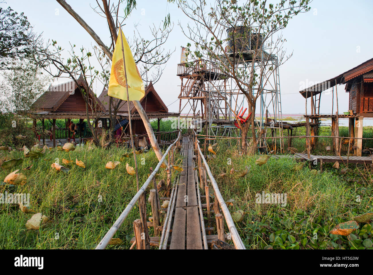 Plank to view tower at a temple on Talay Bua Daeng, the red lotus lake ...