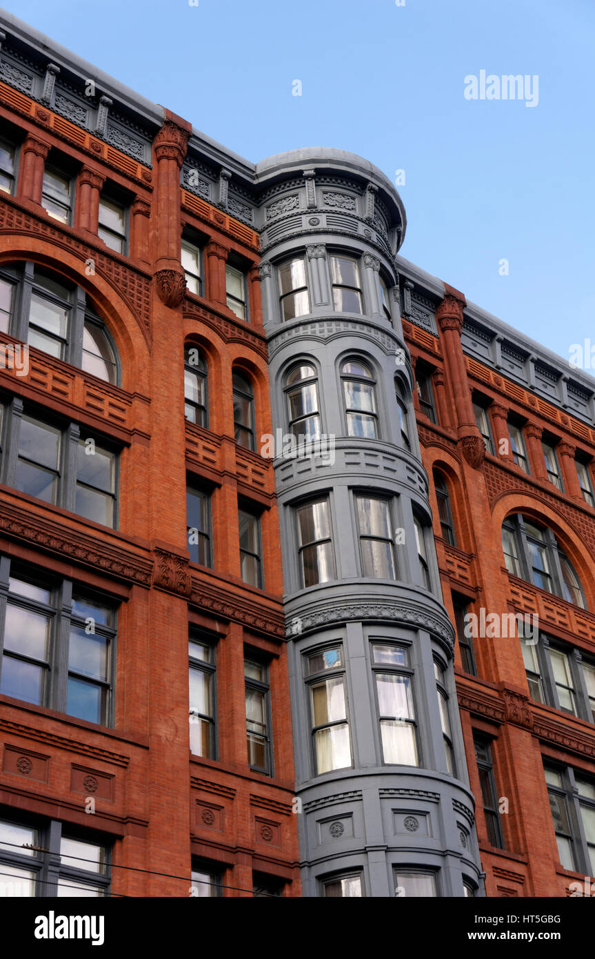 Victorian bay windows hi-res stock photography and images - Alamy