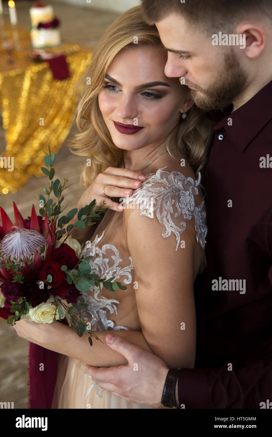 Beautiful bride groom pose hi-res stock photography and images - Alamy