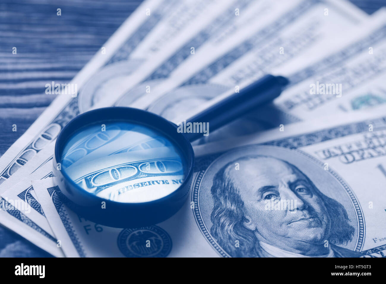 Magnifying glasses on light hi-res stock photography and images - Alamy