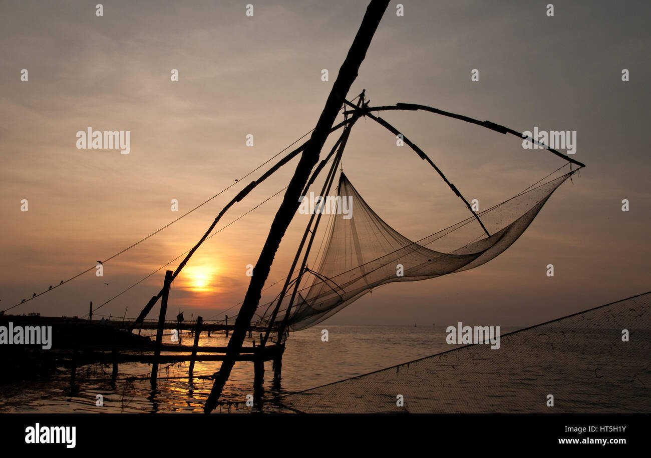 Traditional chinese fishing net in Kochi India Stock Photo - Alamy