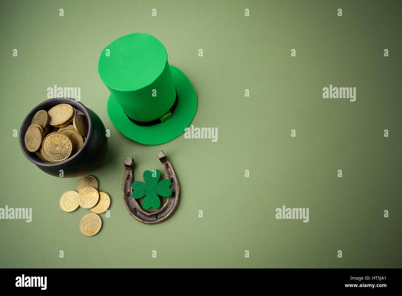 Happy St Patricks Day leprechaun hat with gold coins and lucky charms ...