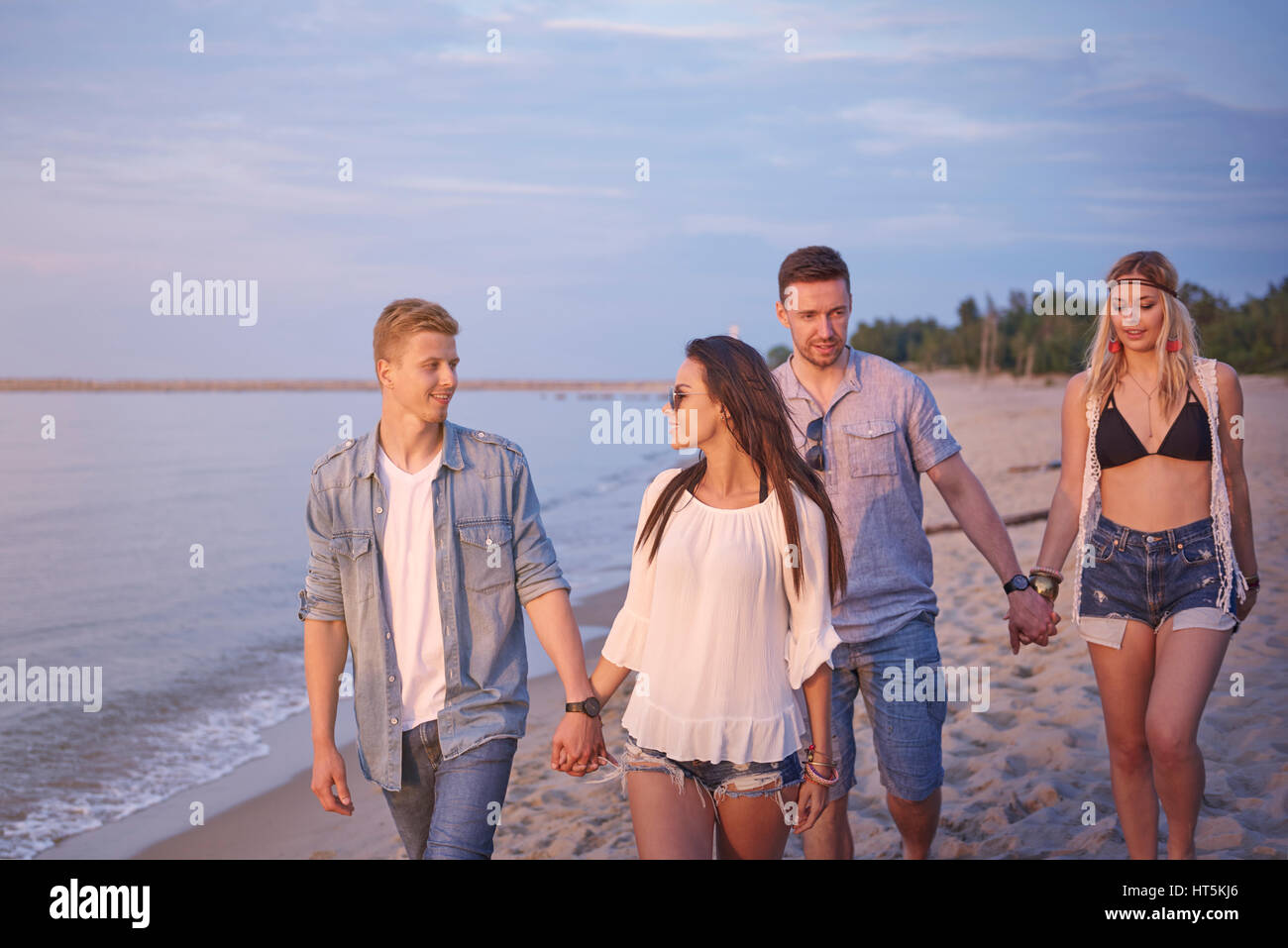 Walking towards the sunset hi-res stock photography and images - Alamy