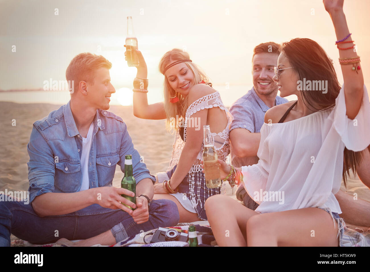 Fashionable couple having fun hi-res stock photography and images - Alamy