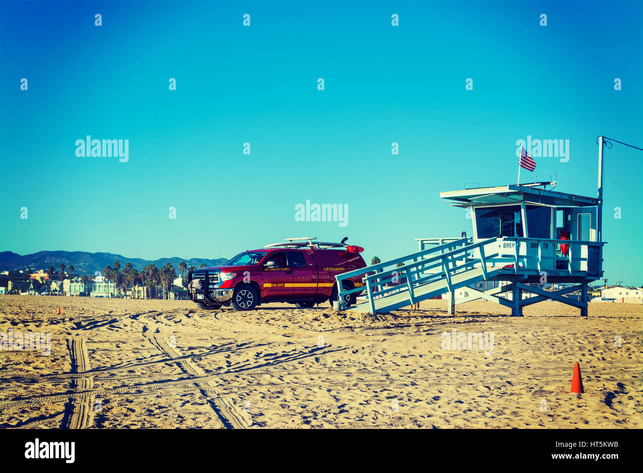 Lifeguard tower newport beach hi-res stock photography and images - Alamy