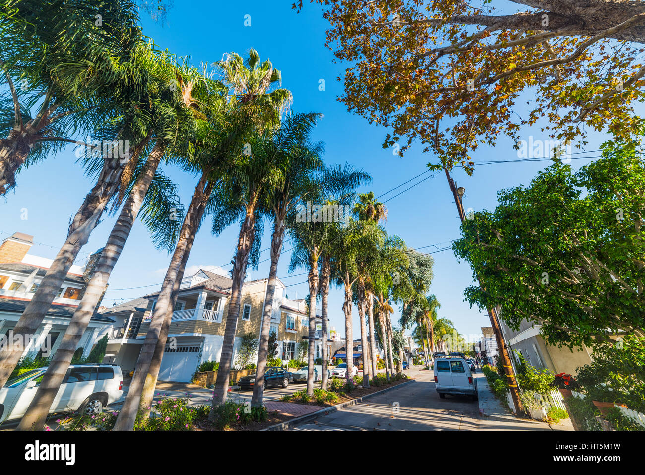 Home under freeway hi-res stock photography and images - Alamy