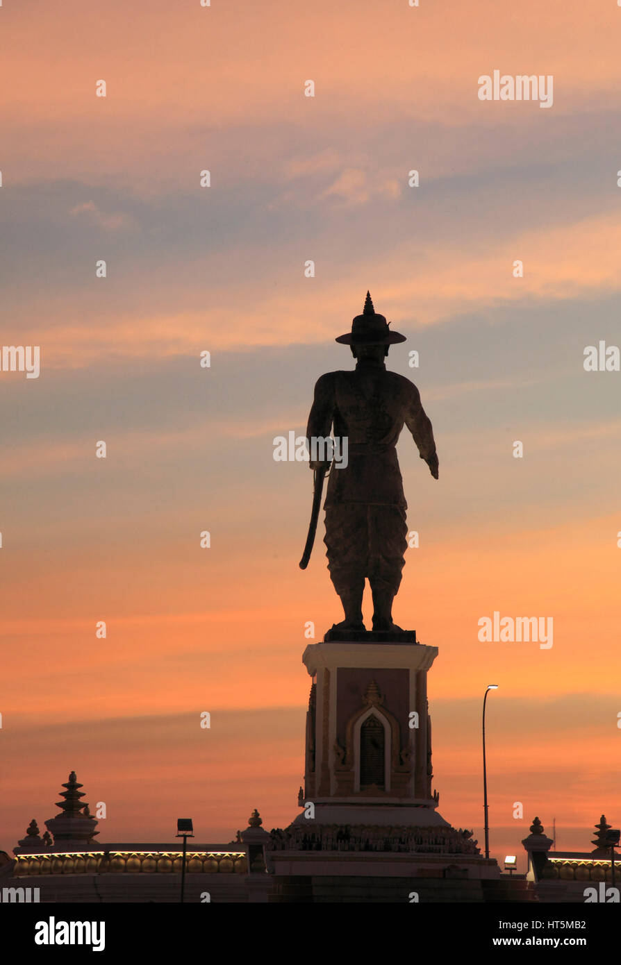 Laos, Vientiane, King Chao Anouvong, statue, monument Stock Photo - Alamy