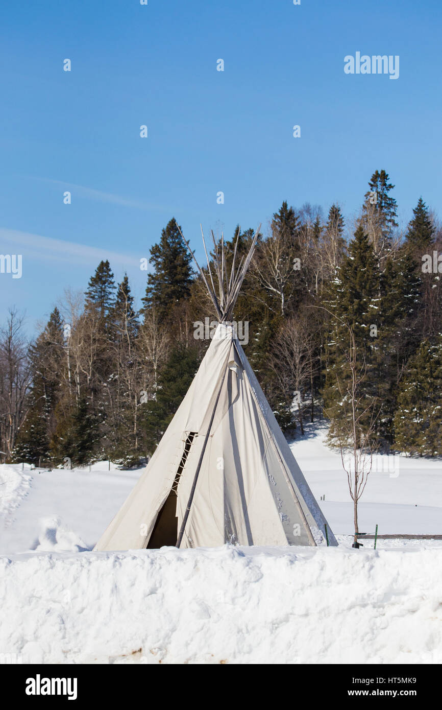 Indian crees tipi (also tepee or teepee Stock Photo - Alamy