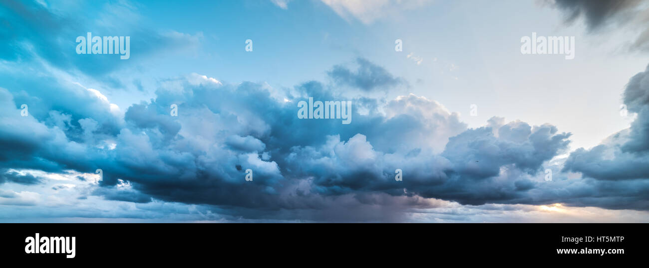 grey sky in winter Stock Photo - Alamy